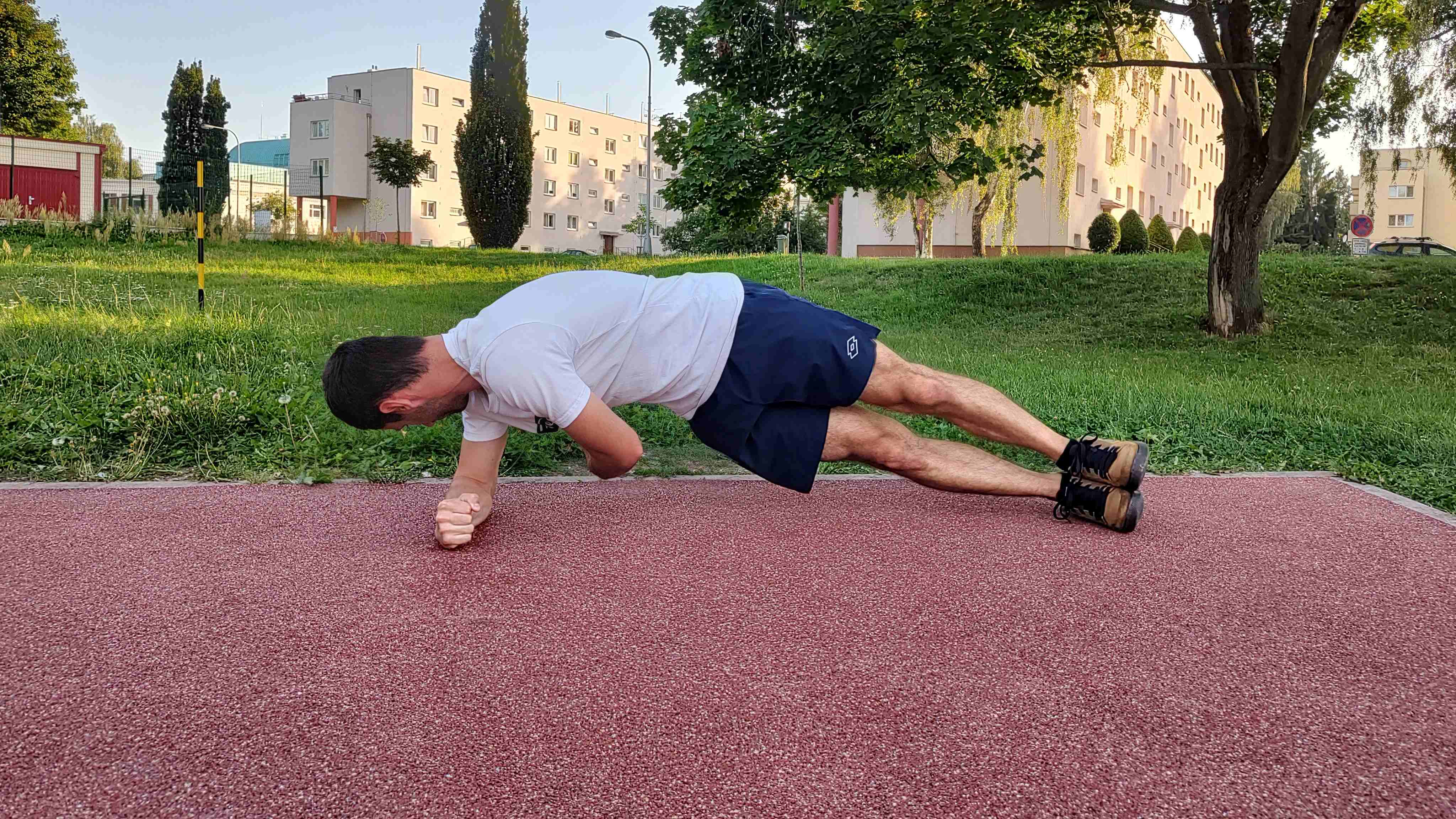Boční plank a další varianty cviku prkno